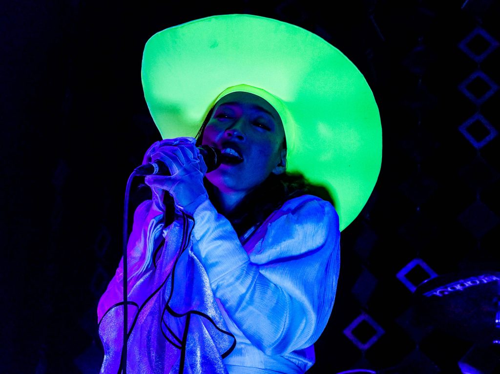 REVIEW: Little Dragon at 9:30 Club – 08/08/17 [PHOTOS] - soundazed