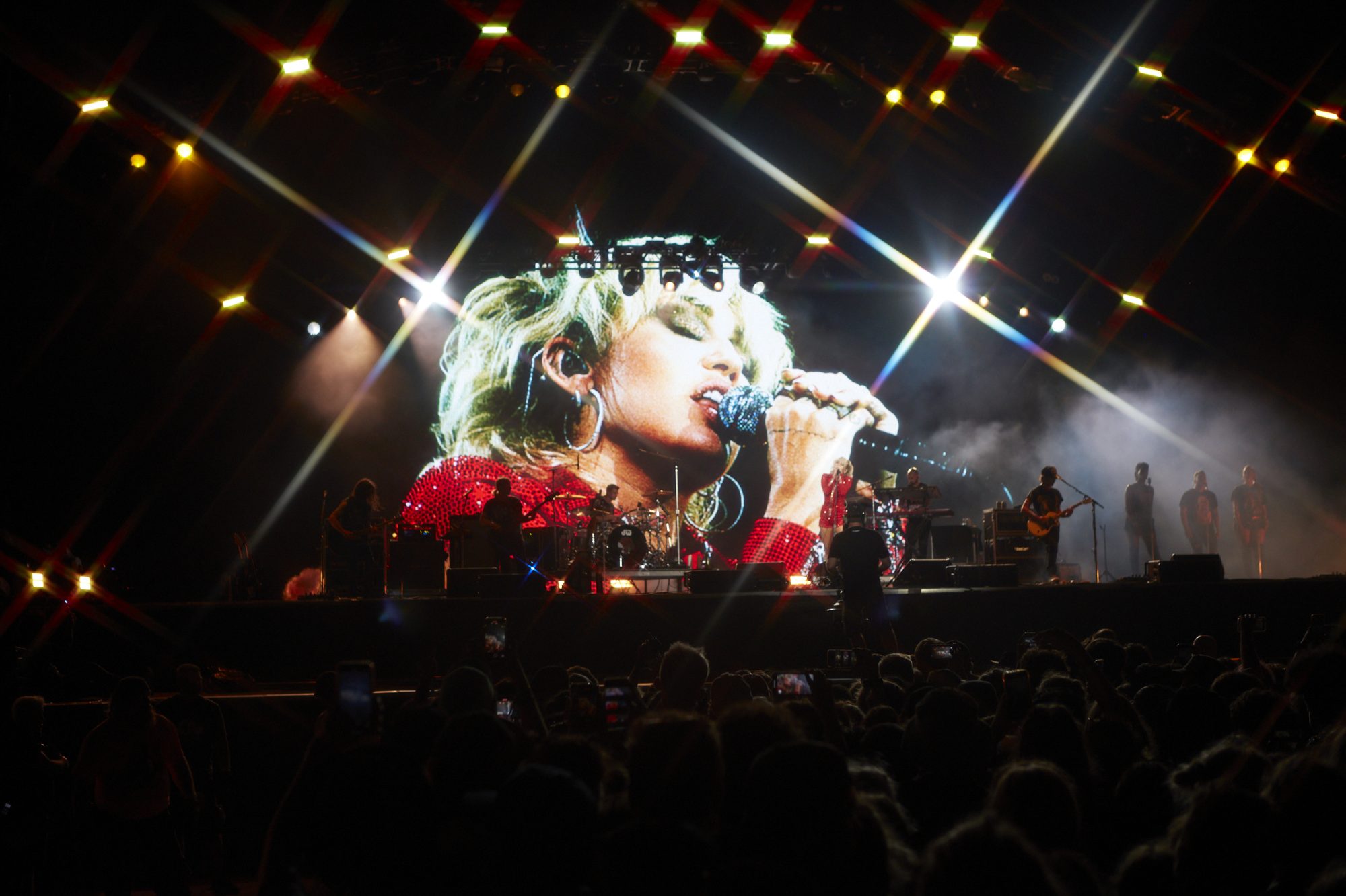 Miley Cyrus delivers jaw-dropping Lollapalooza headline set - soundazed