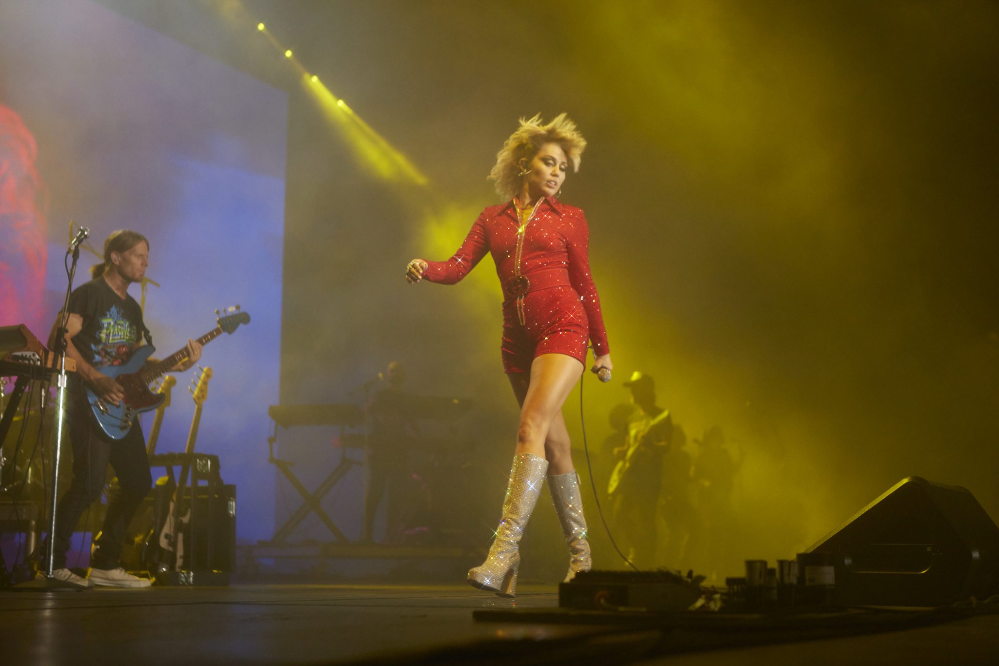 Miley Cyrus delivers jaw-dropping Lollapalooza headline set - soundazed