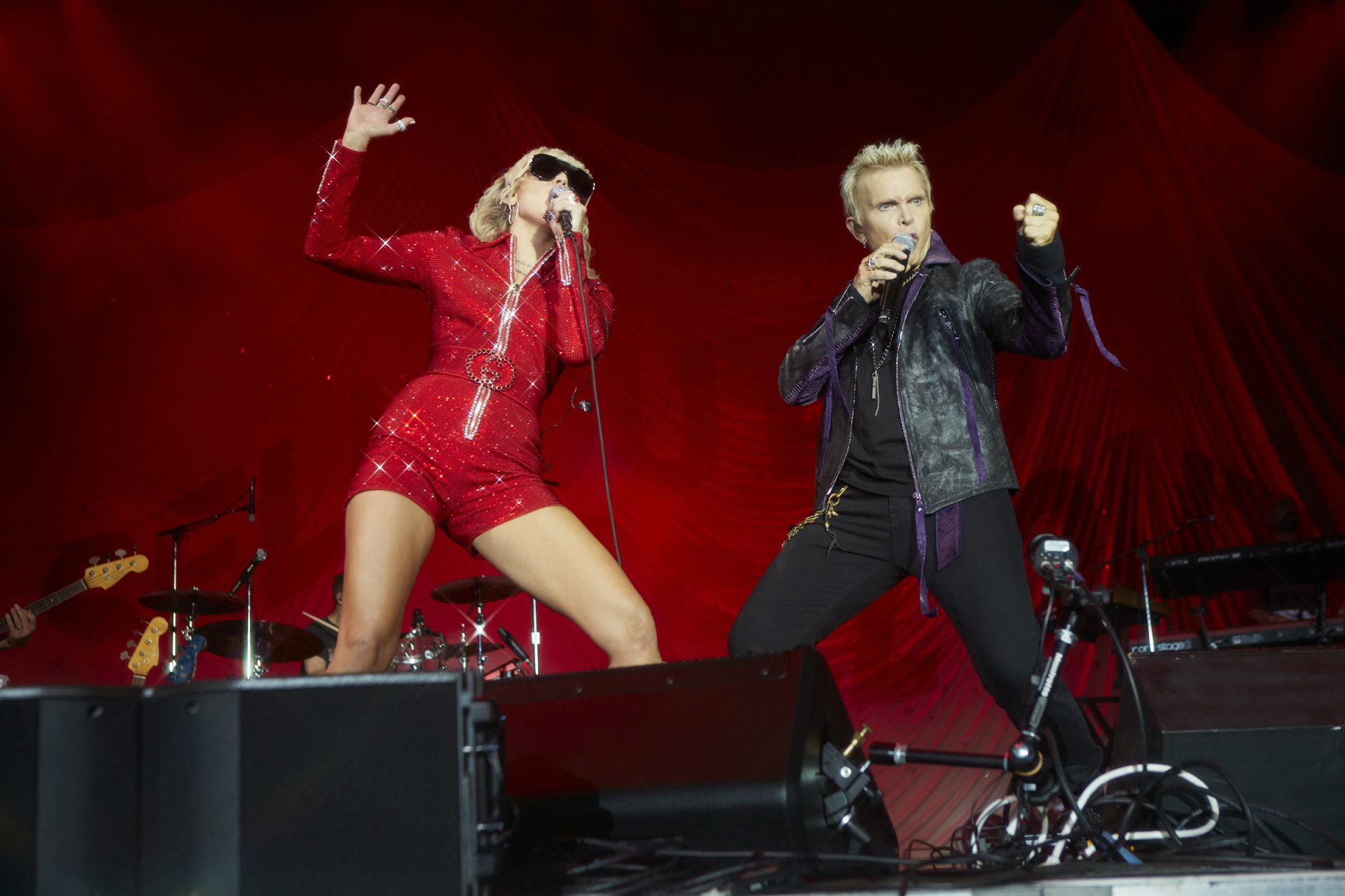 Miley Cyrus delivers jaw-dropping Lollapalooza headline set - soundazed